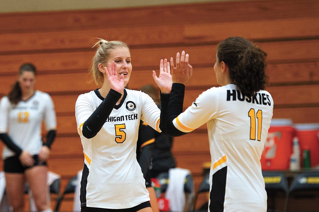 Novotny helping set example in Huskies’ back row | News, Sports, Jobs ...